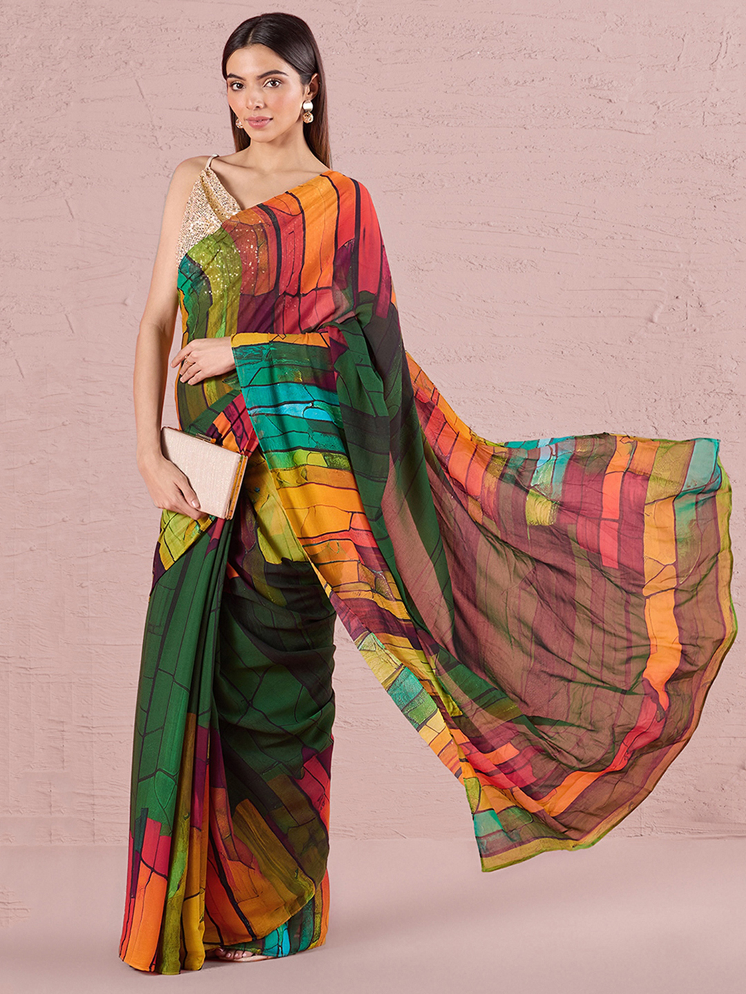 Elegant Sarees that compliment exotic Mehendi designs